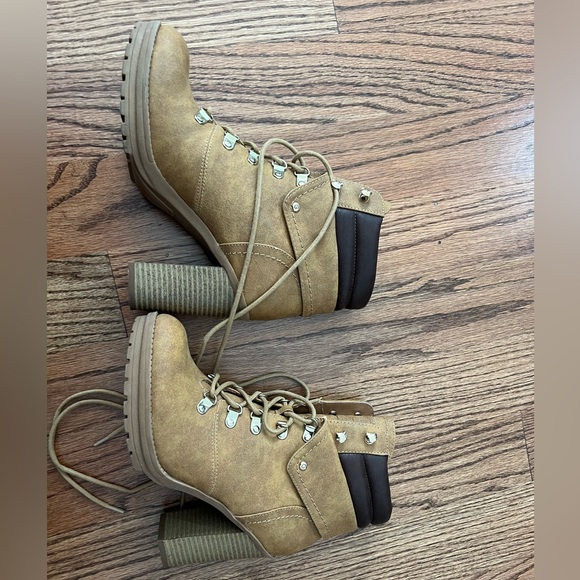 G by Guess | Shoes | New Guess Womens Genja Camelcafe Block Heel Combat ...